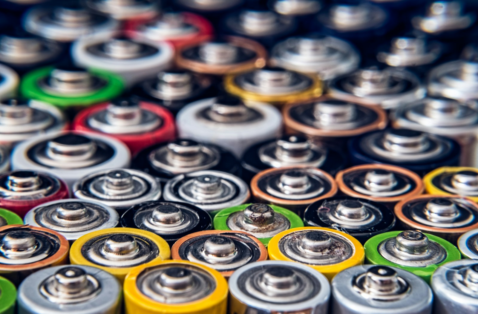 Baterai Lithium: Solusi Penyimpanan Energi Terbaik untuk PLTS